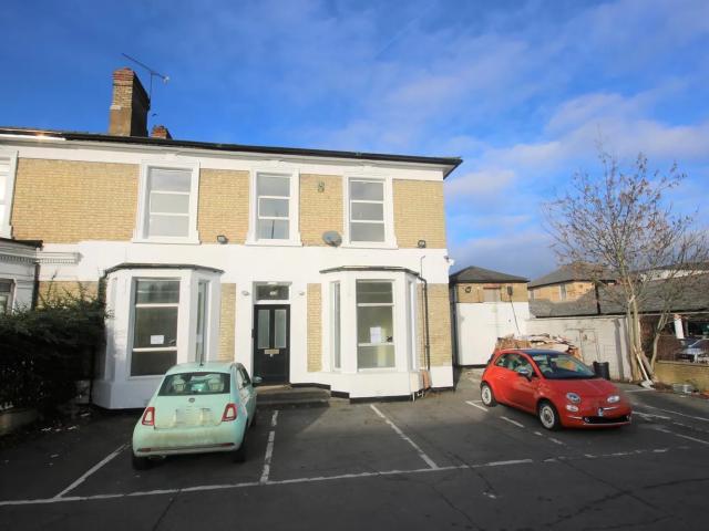 Room at Ballards Lane, Greater London