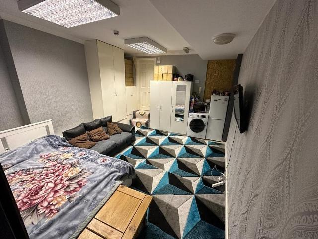 Room at Ballards Lane, Greater London