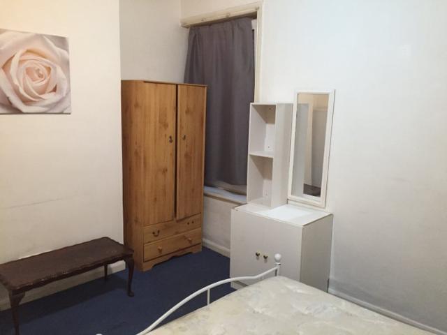 Room at Ballards Lane, Greater London
