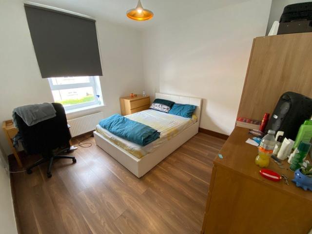 Room at Baltic Street, Glasgow