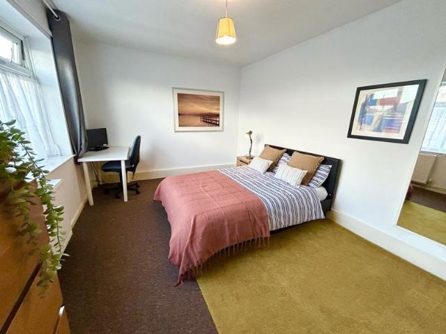 Room at Bannister Close, Greater London