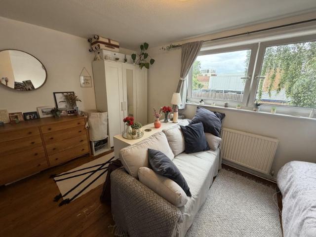 Room at Bancroft Road, Greater London