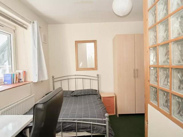 Room at Cambridge Heath Road, Greater London