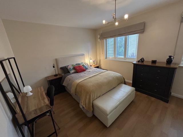Room at Bankside Avenue, Greater London