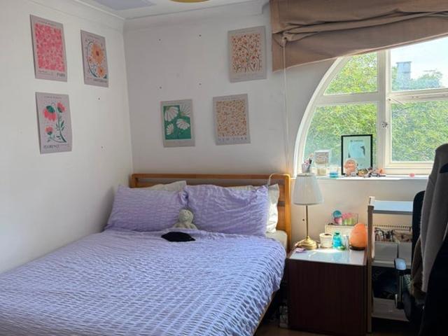 Room at Bascombe Street, Greater London