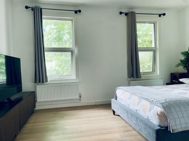 Room at Basildon Road, Greater London