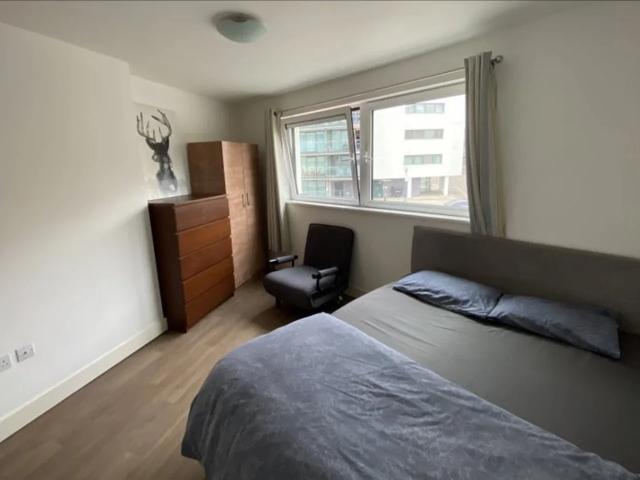 Room at Basin Approach, Greater London