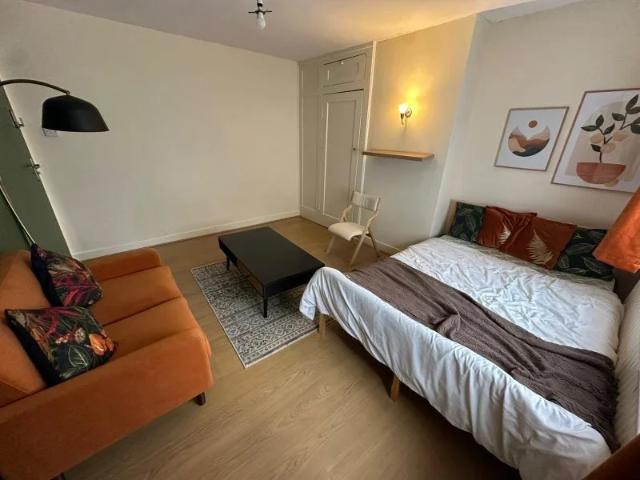 Room at Basing Hill, Greater London