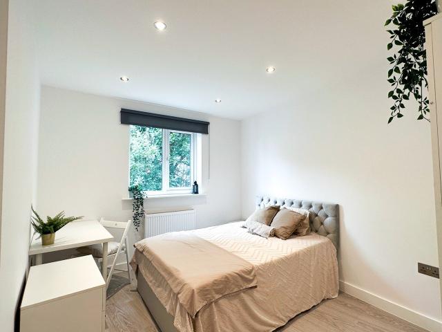 Room at Baskerville Gardens, Greater London