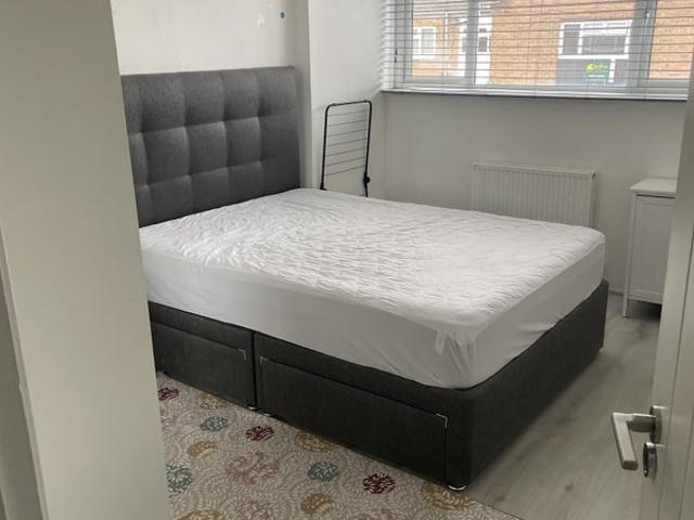 Room at Barn Mead, Harlow