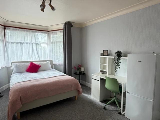 Room at Barn Rise, Greater London