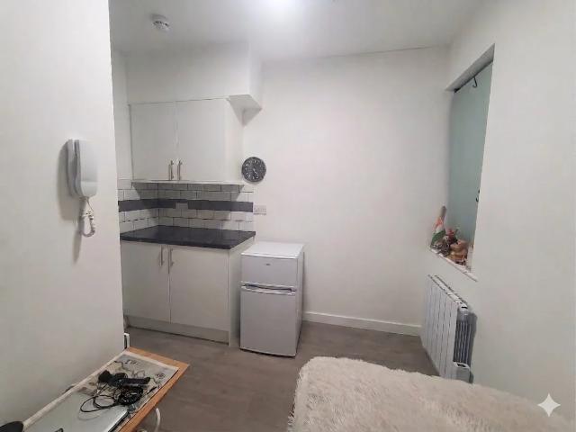 Room at Barnard Road, Greater London