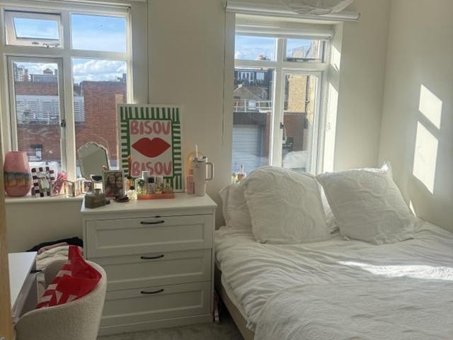 Room at Barnard Road, Greater London