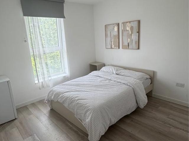 Room at Barnes High Street, London