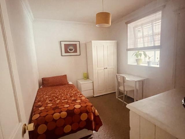 Room at Barnes High Street, London