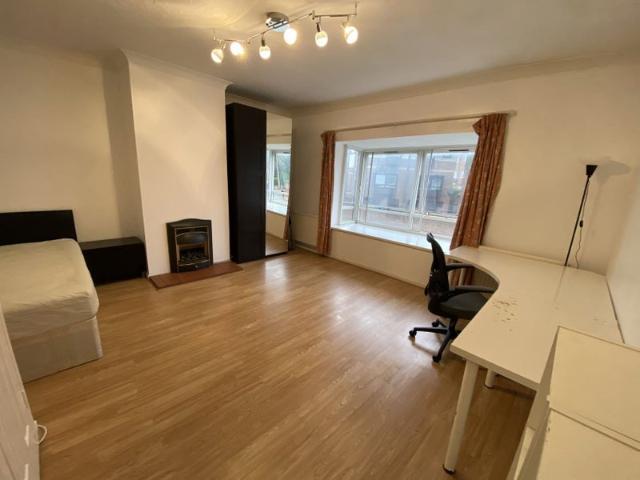Room at Barnfield Place, Greater London