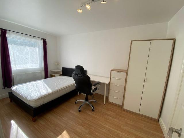 Room at Barnfield Place, Greater London