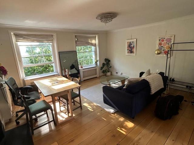 Room at Barnsbury Road, Greater London