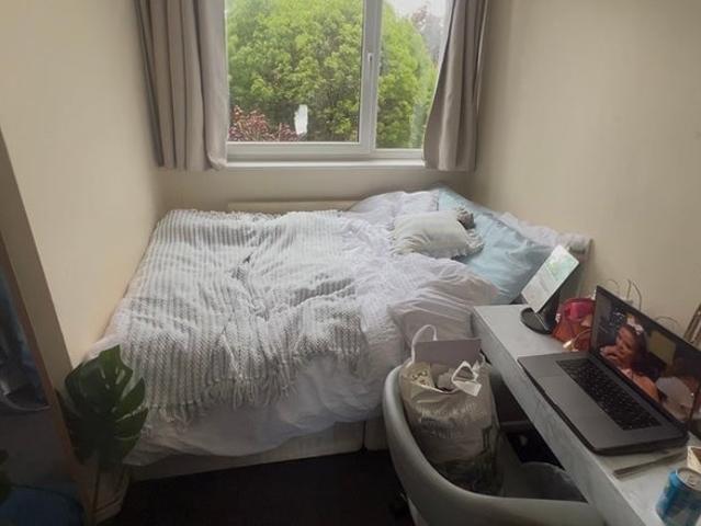 Room at Barnsley Street, Greater London