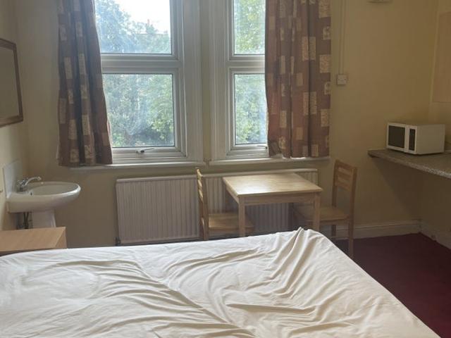 Room at Baron's Court Road, Greater London
