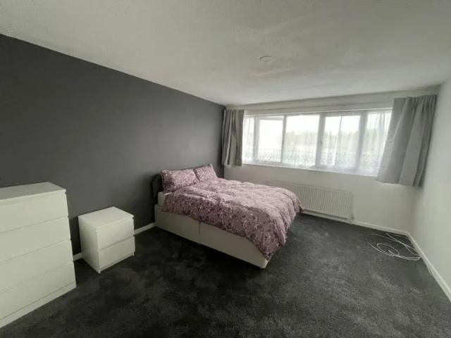 Room at Barbers Mews, Milton Keynes
