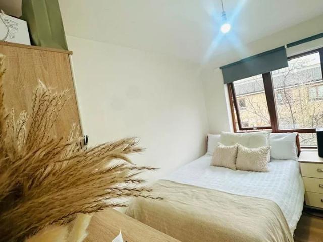 Room at Barchester Street, Greater London