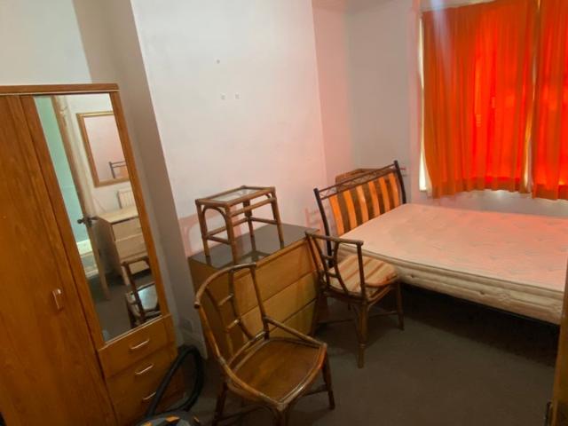 Room at Barclay Street, Leicester