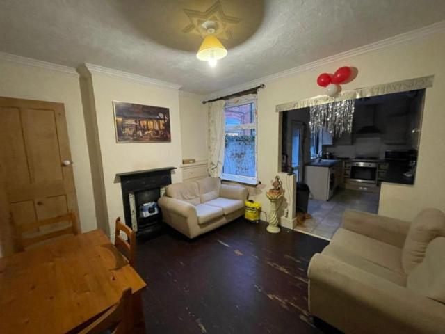 Room at Barclay Street, Leicester