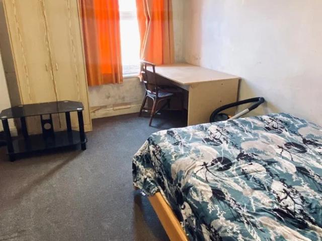 Room at Barclay Street, Leicester