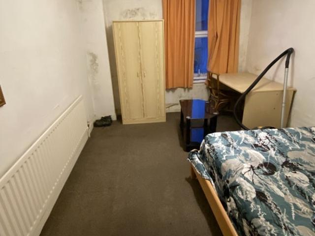 Room at Barclay Street, Leicester