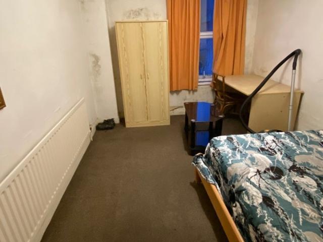 Room at Barclay Street, Leicester