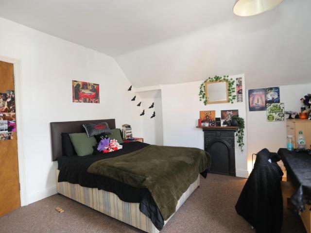 Room at Barclay Street, Leicester