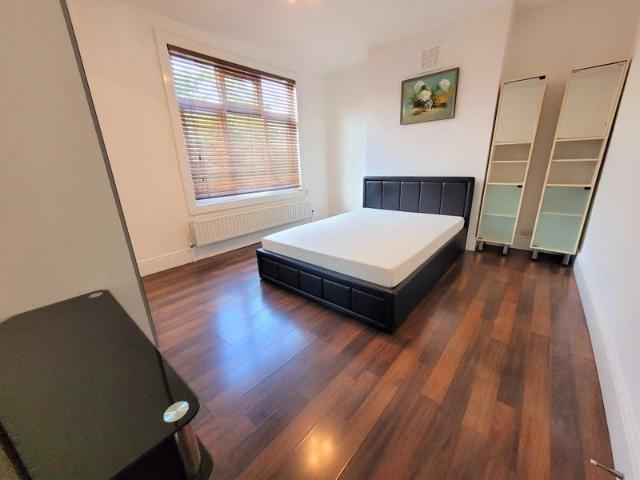 Room at Barclay Road, Greater London