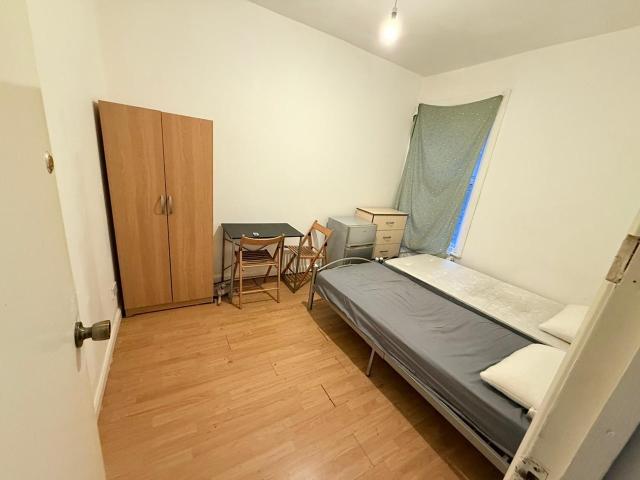 Room at Barcombe Avenue, Greater London