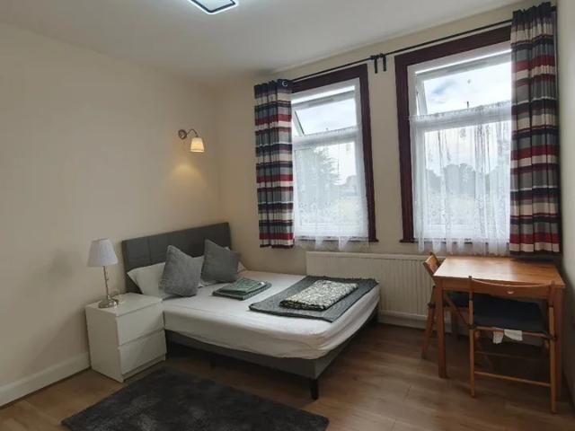 Room at Barley Lane, Greater London