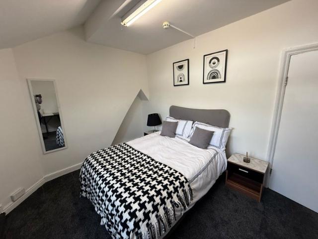 Room at Barlow Moor Road, Manchester