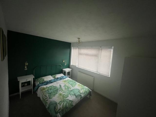 Room at Barrington Road, Rugby