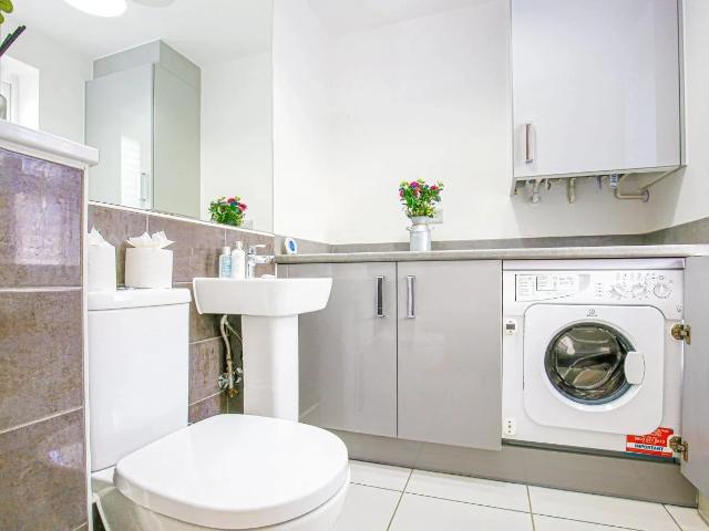Room at Barrosa Way, Milton Keynes