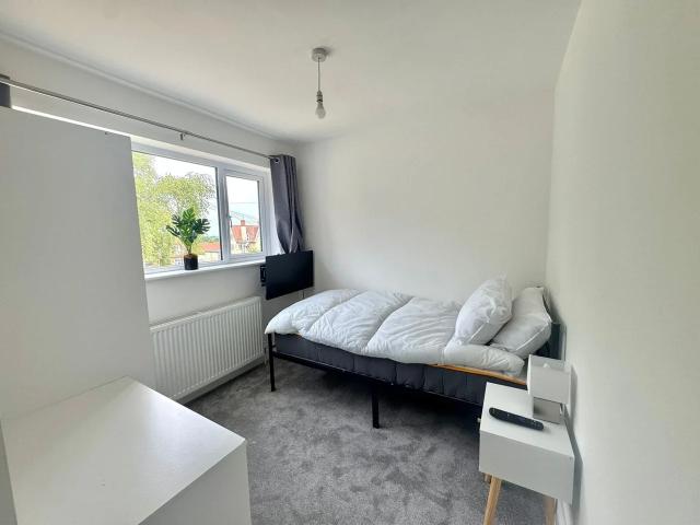 Room at Barrowby Road, South Kesteven