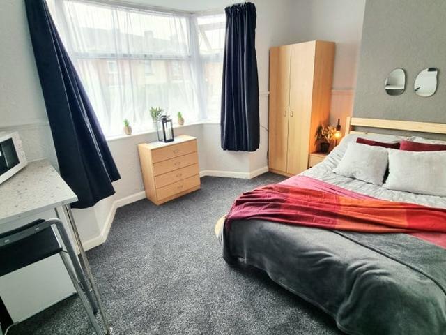 Room at Barton Road, Farnworth