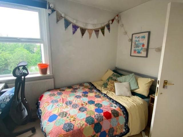 Room at Bathurst Gardens, Greater London