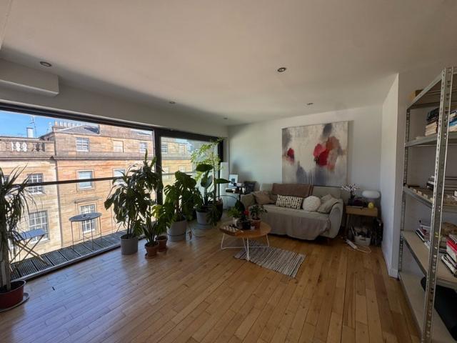 Room at Bath Street, Glasgow