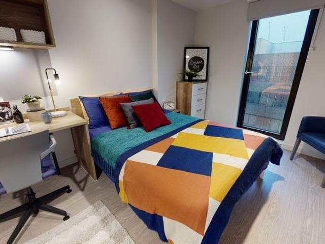 Room at Bath Street, Glasgow