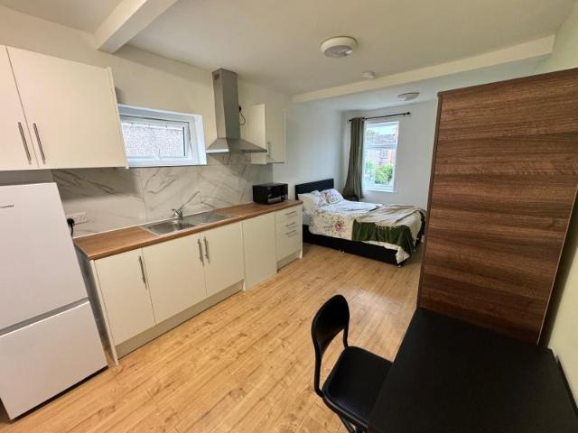 Room at Bath Street, Rugby