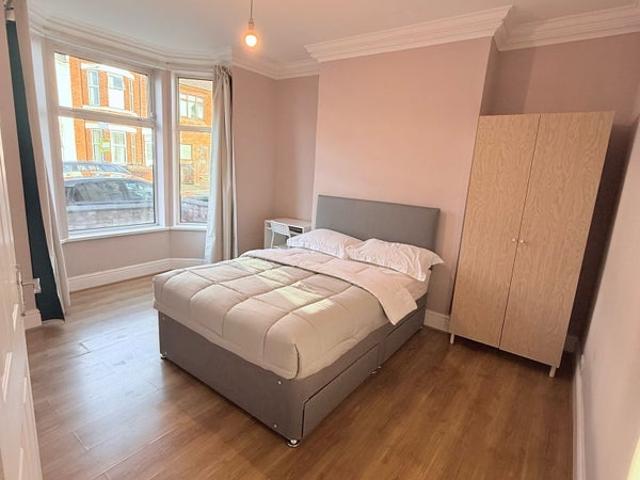 Room at Bath Street, Rugby