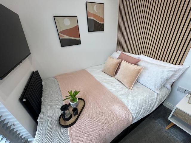 Room at Bath Street, Rugby