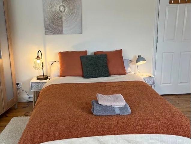 Room at Bath Road, Taplow