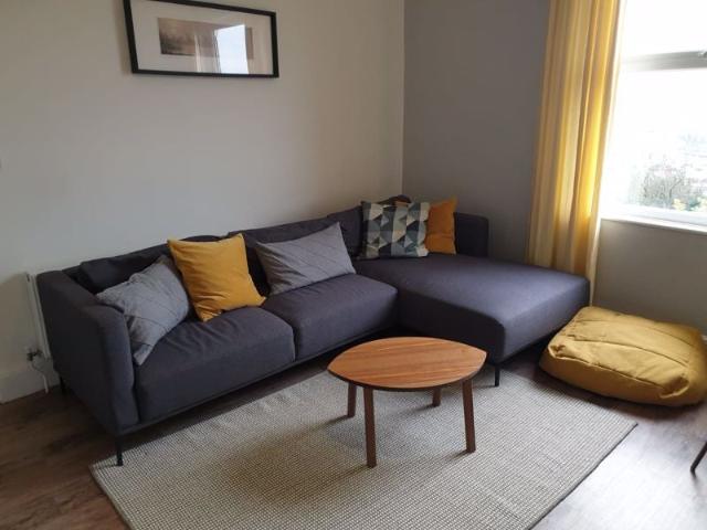 Room at Bath Road, Worcester