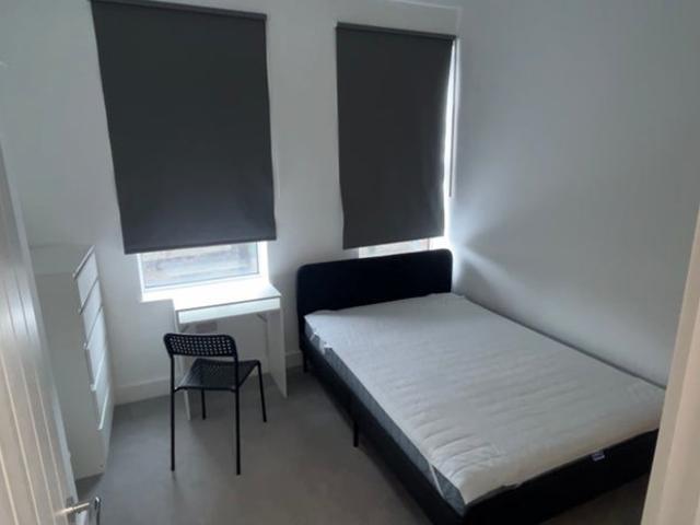 Room at Bath Road, Bristol