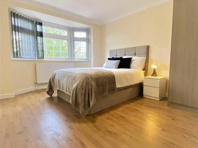 Room at Bath Road, Greater London